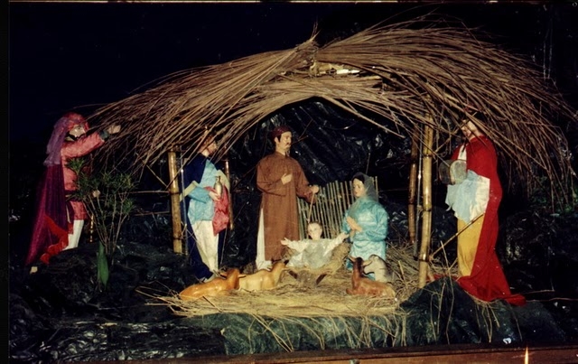 Làm hang đá - Dòng Tên-Dòng Chúa Giêsu